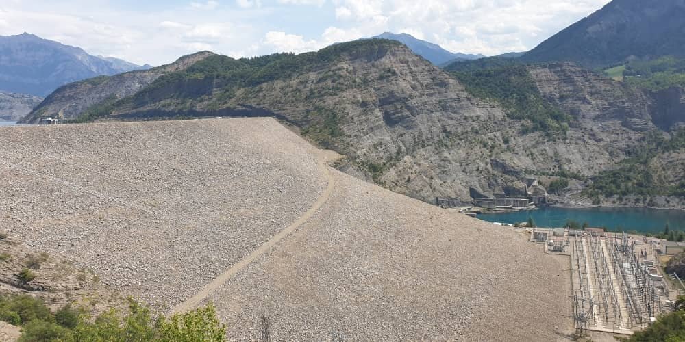 Barrage de Serre-Ponçon : Le Plus Grand Barrage en Remblai