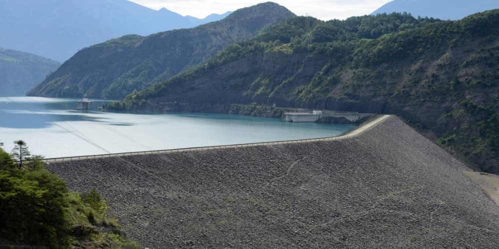 Barrage de Serre-Ponçon : Le Plus Grand Barrage en Remblai